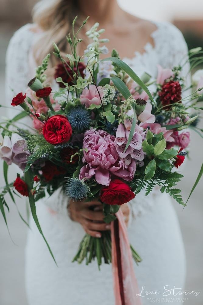 Oset ozdobny w bukietach ślubnych